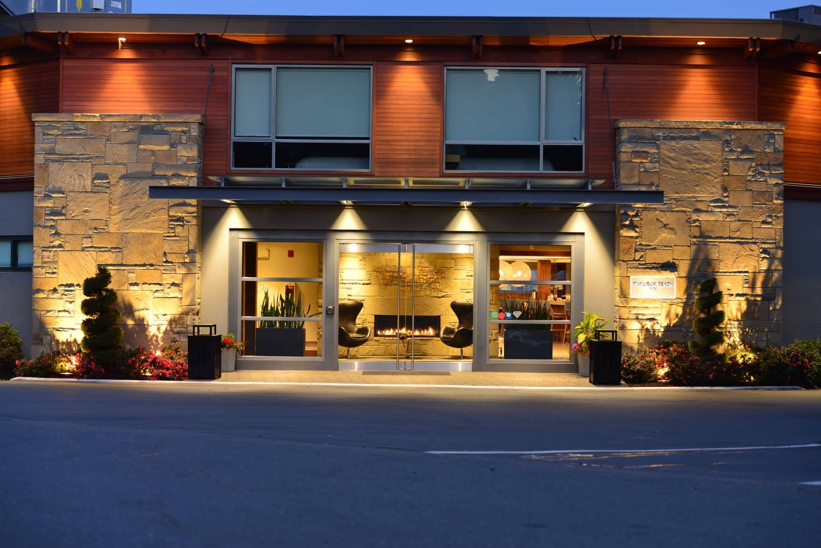 Home [www.qualicumbeachinn.com]