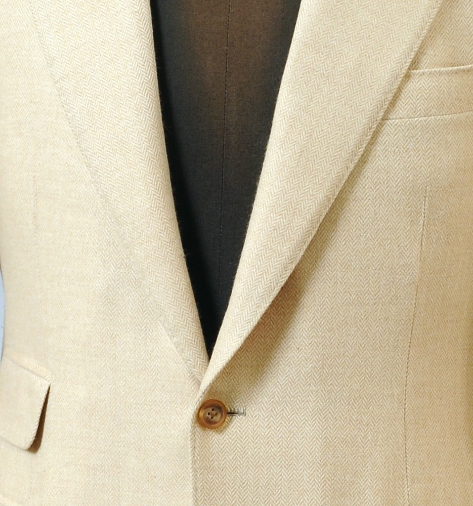 Signals of a Handmade Suit : The Lapel Roll