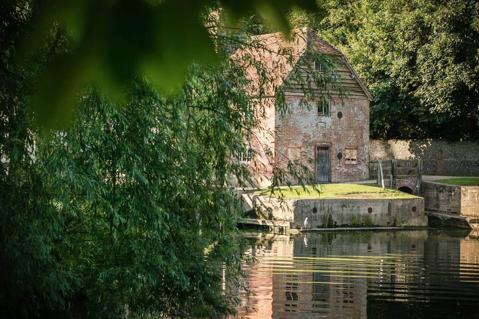 Mapledurham House, Mill and Church | Thames Rivercruise