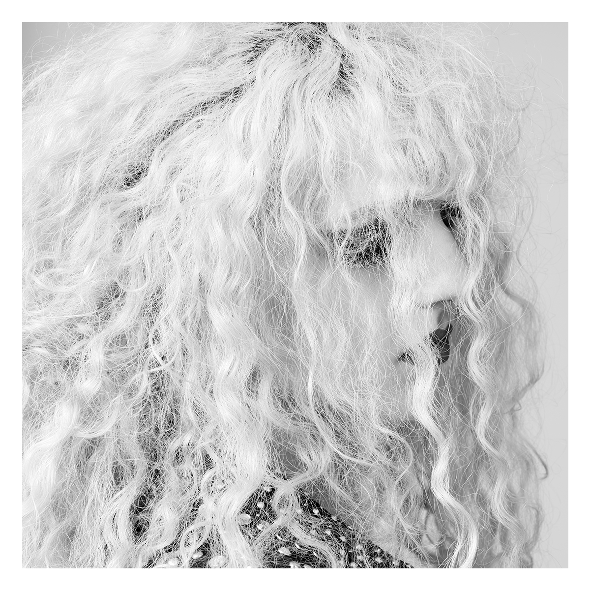 TEN TALKS TO IZZY CAMINA | 10 Magazine Australia