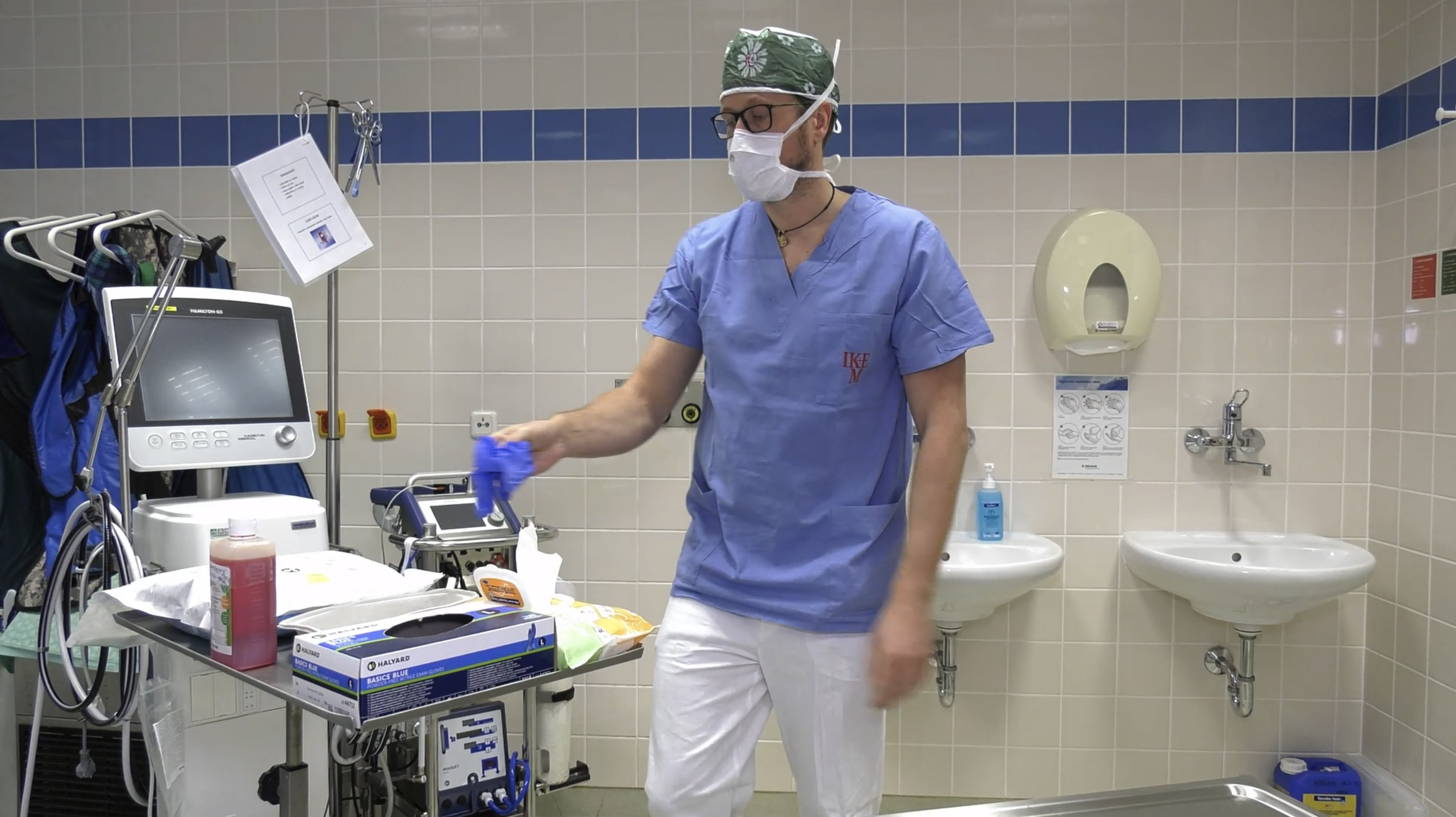 Workflow Blog: Scrub up and setting up a sterile trolley for CVC insertion
