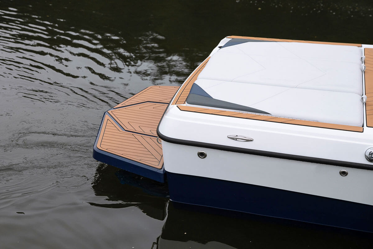 Saronic Boats | Wakeboarding, Wakesurfing and Wakeskating Boats