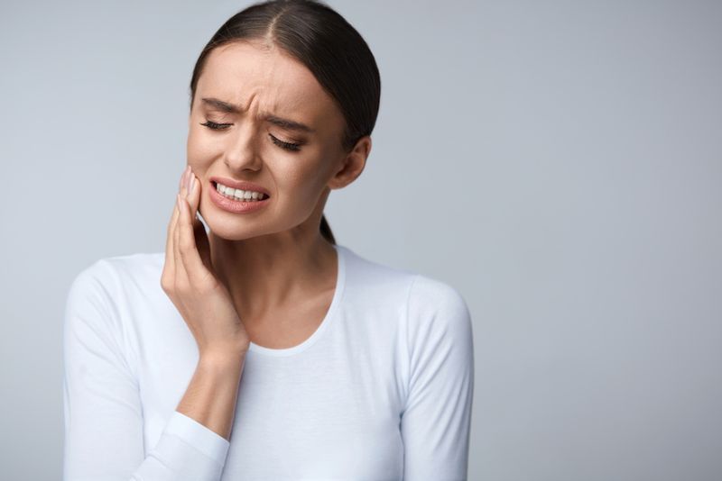 Why Do My Teeth Hurt? The 5 Most Common Reasons For Tooth Pain | Skylyn ...