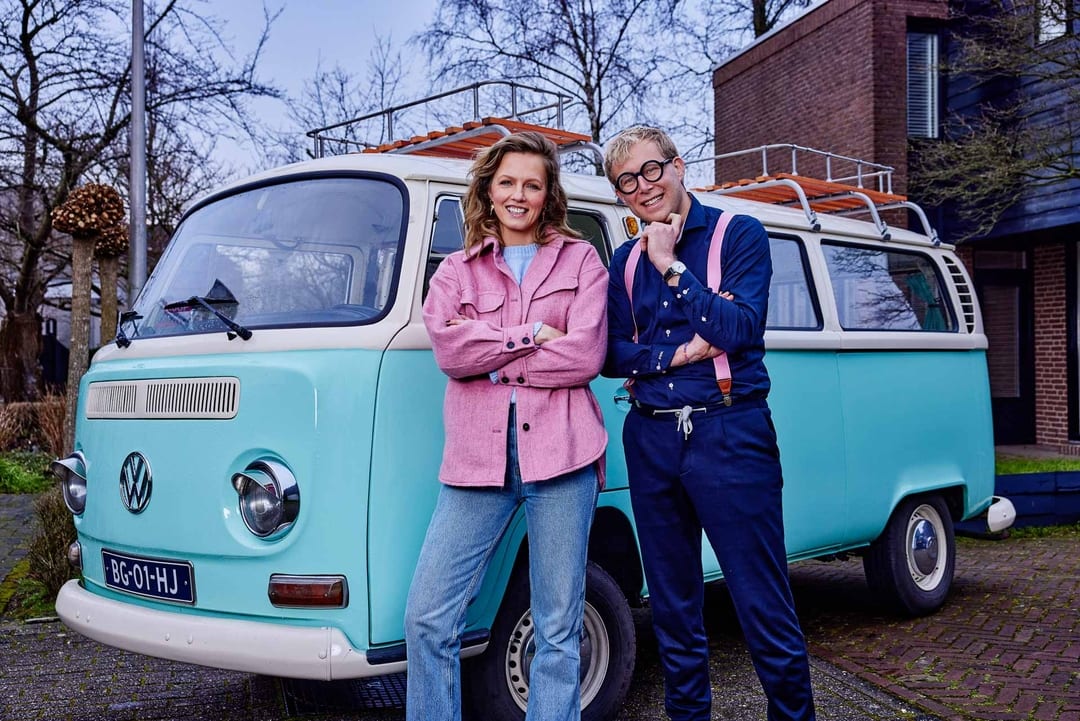 Geert Klaver als TV makelaar in het SBS6 programma kinderen kopen een huis