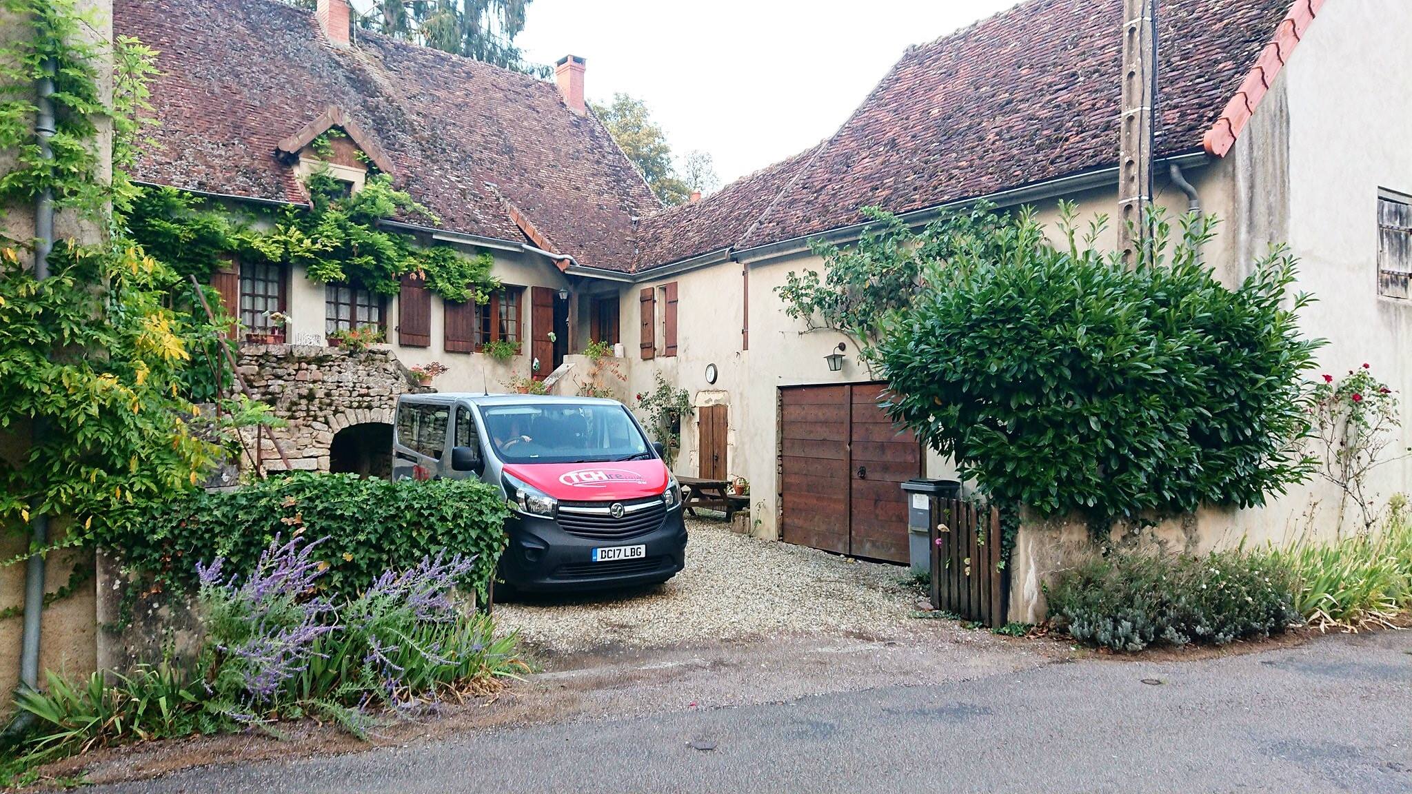 Benefits of self driving minibus | Why choose self drive