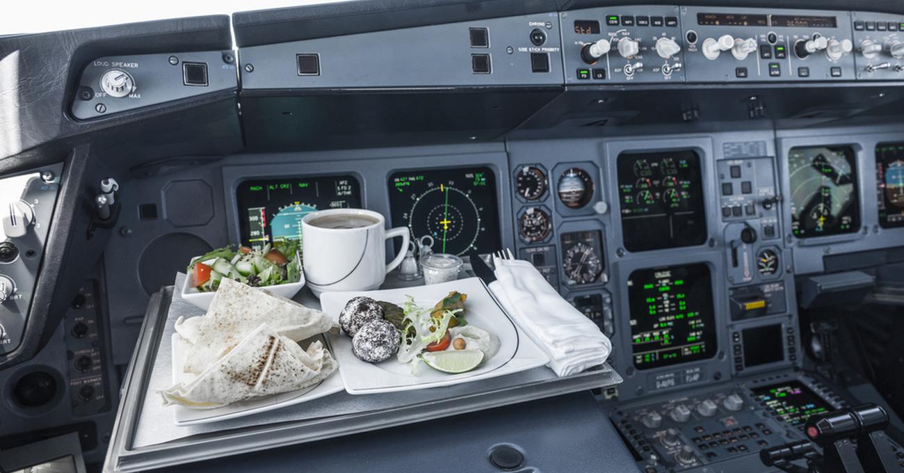 Do Pilots Eat The Same Food as Passengers? | SkyTough