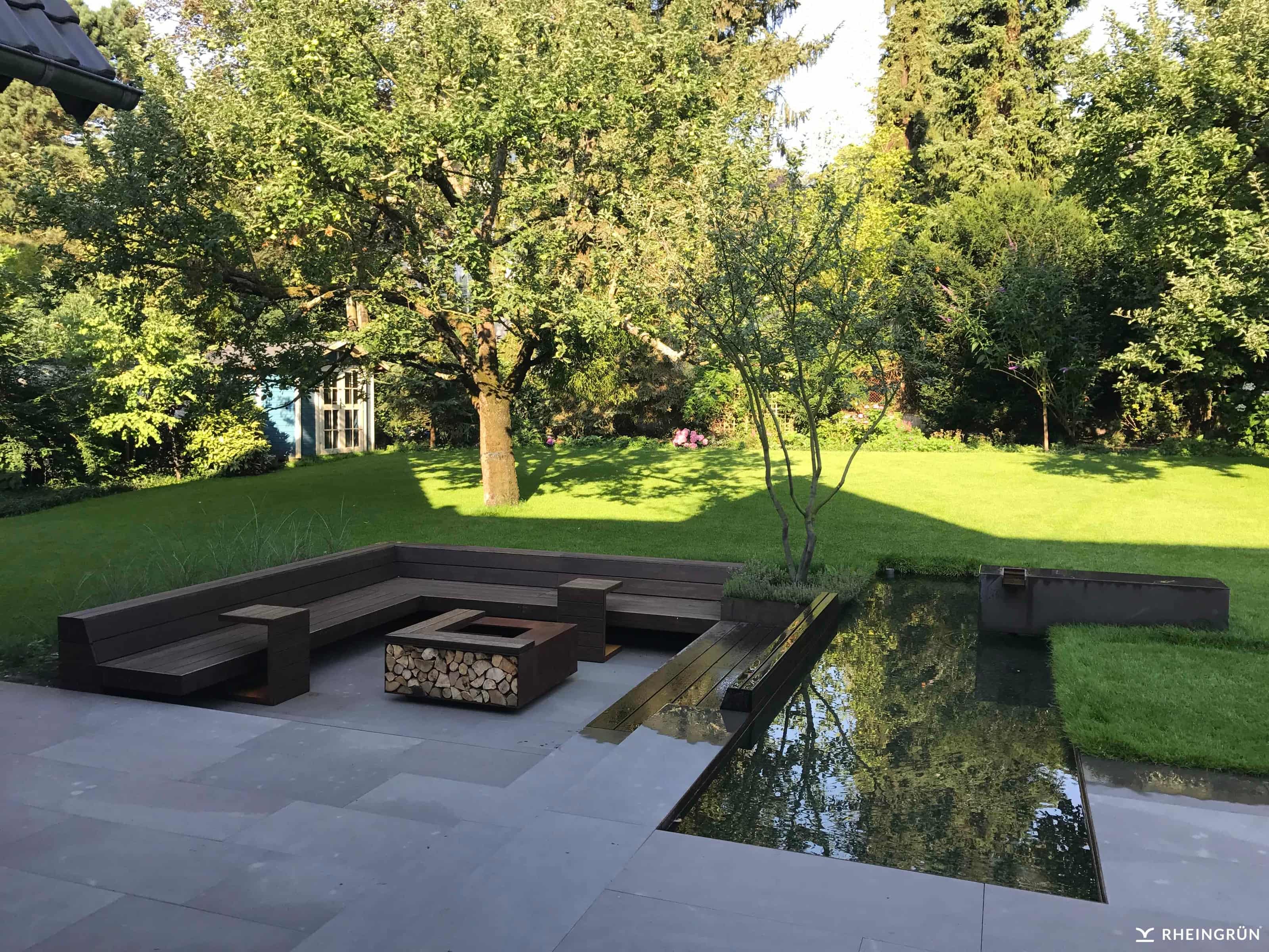 Idee für moderne Gartenterrasse mit individuellem Loungebereich | Rheingrün