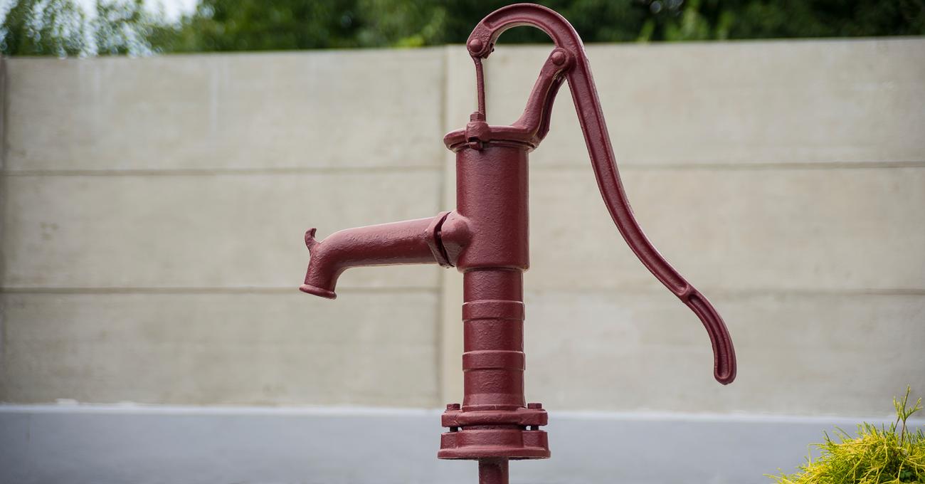 Best Hand Pumps For Shallow and Deep Wells | Build a Stash