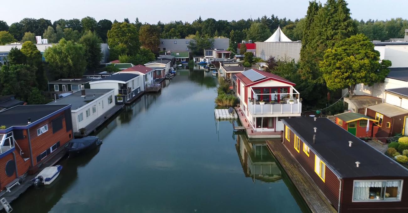How To Live On Houseboat | LakeWizard