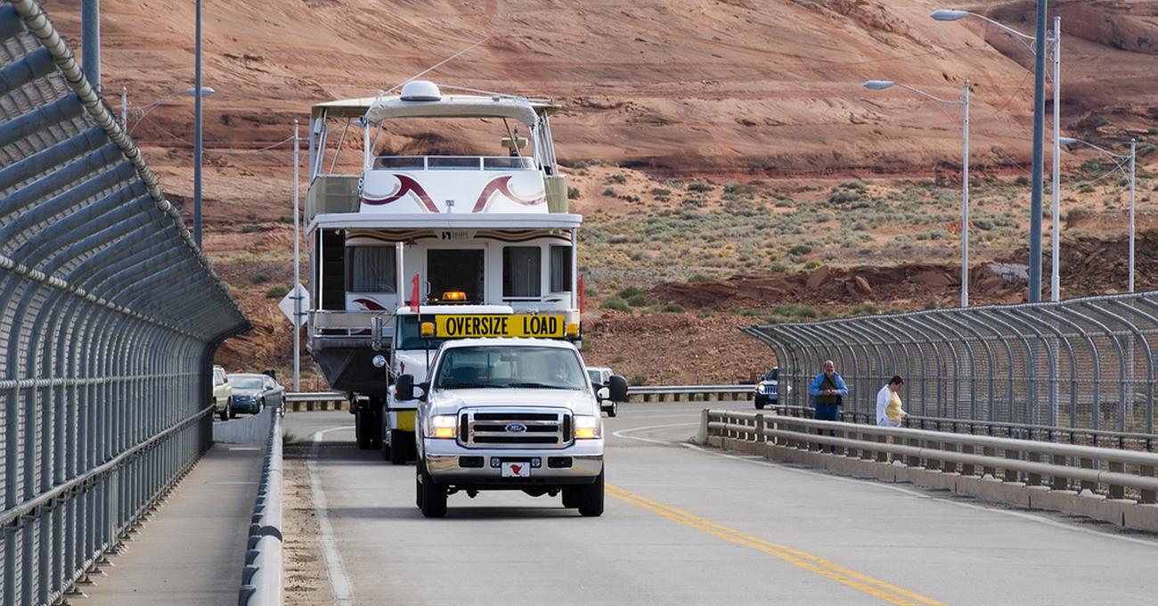 How To Transport Houseboat | LakeWizard