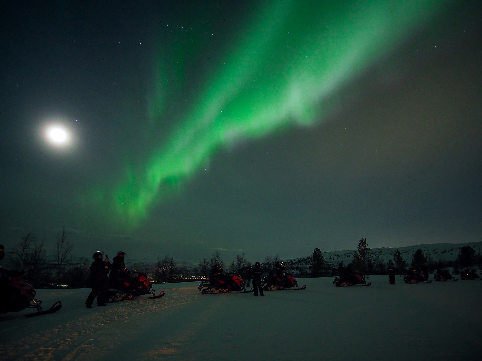 Sorrisniva - Snowmobiling in Search of the Northern Lights
