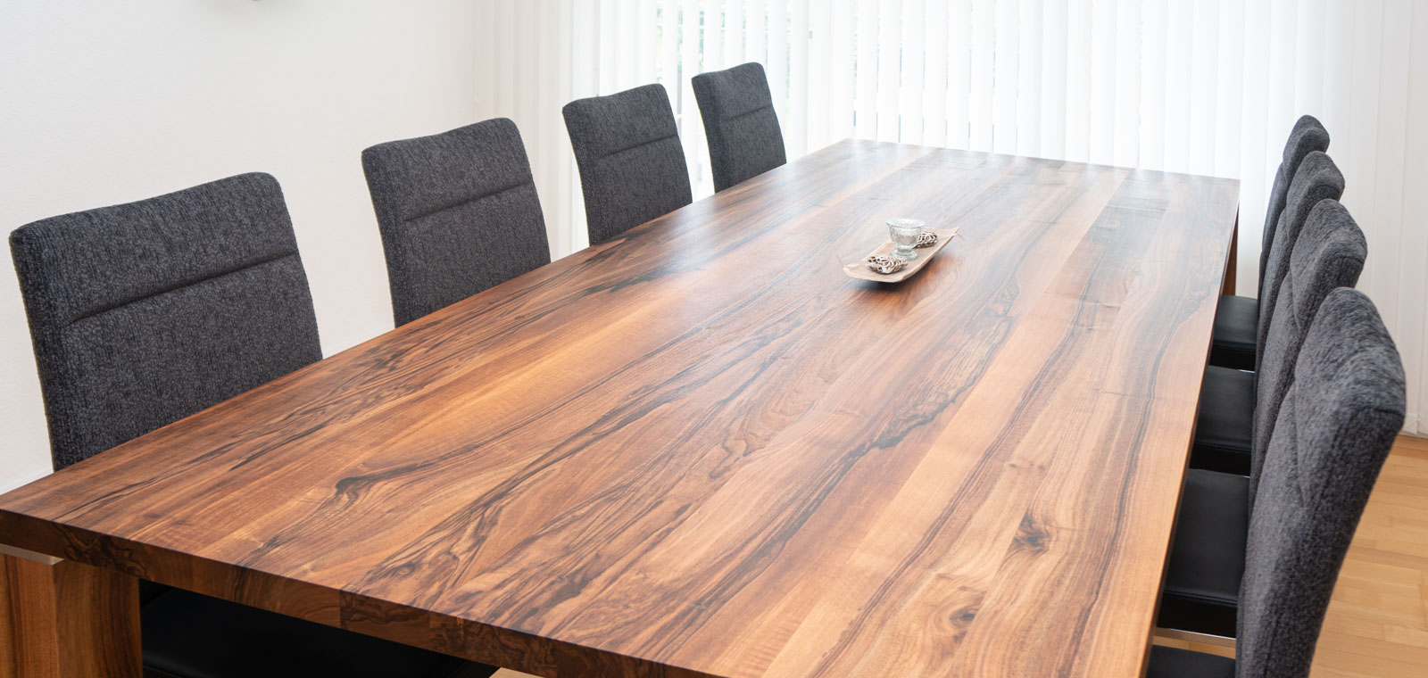 Nussbaumtisch — Privatobjekt — Referenzen — Schreinerei Frei