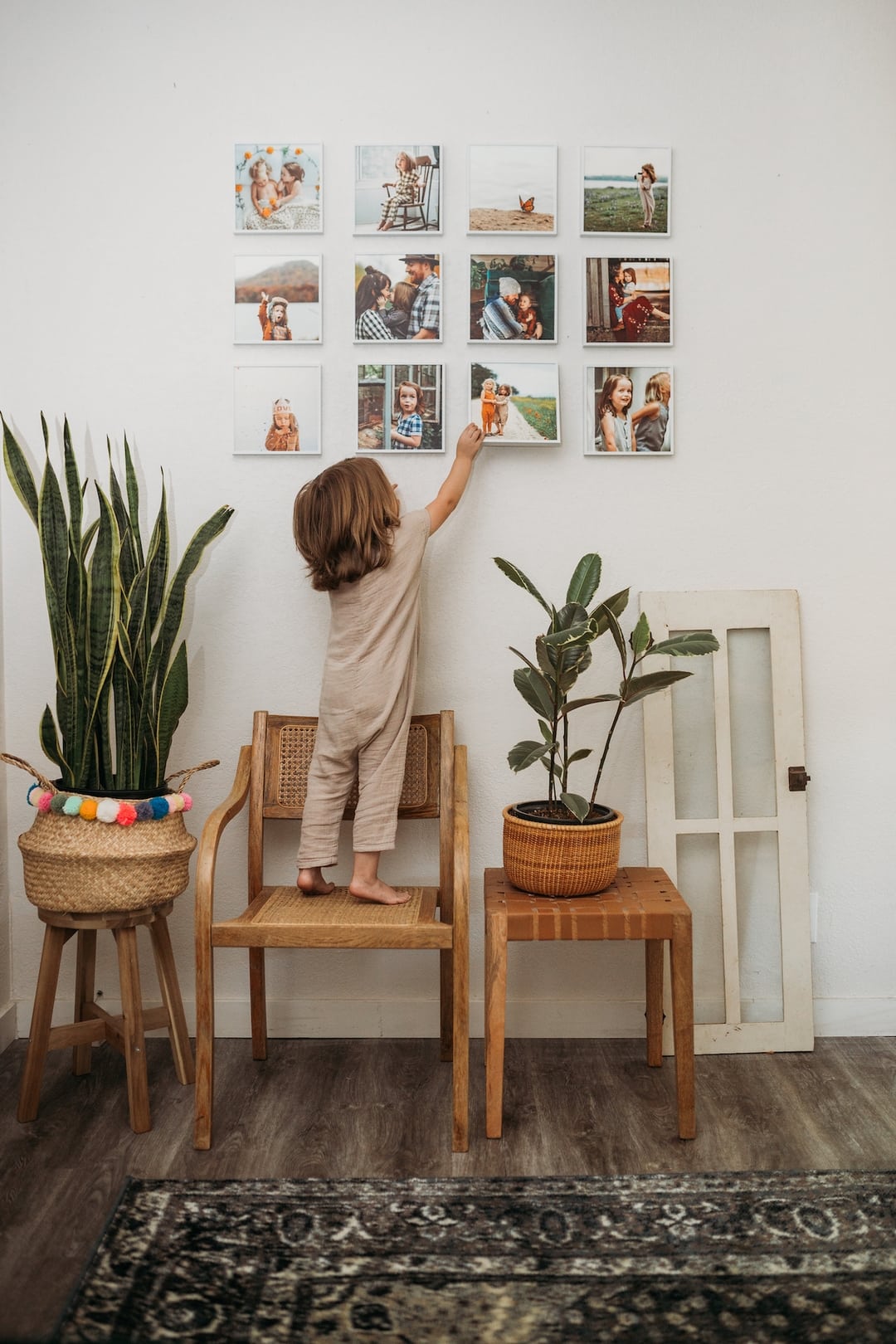 Mixtiles — Stunning, Nail-Free Photo Frames.