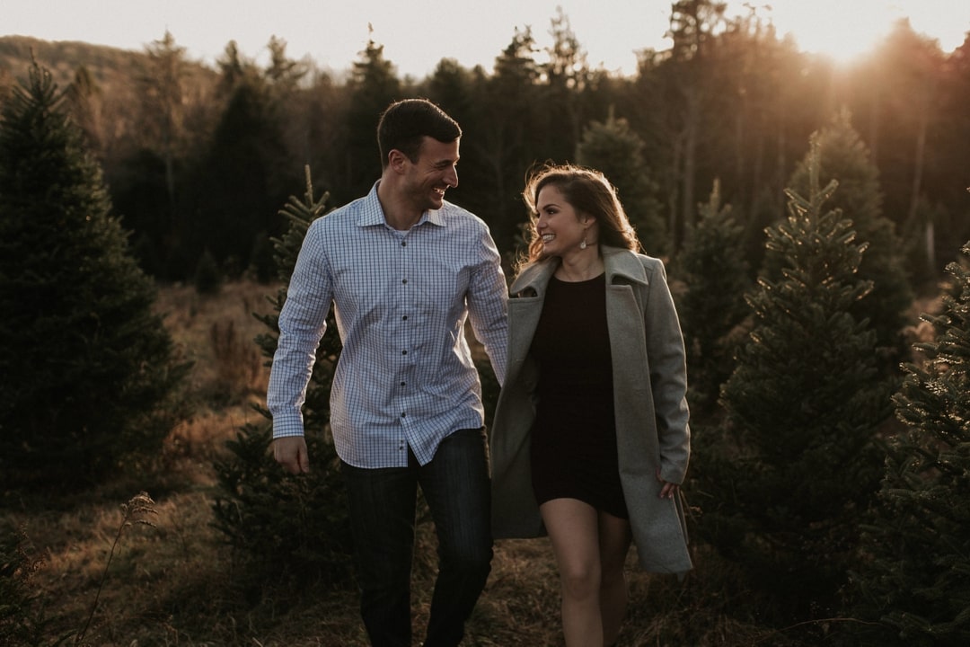 April and Ryan's Christmas Tree Farm Engagement Session — Nicole Nero ...