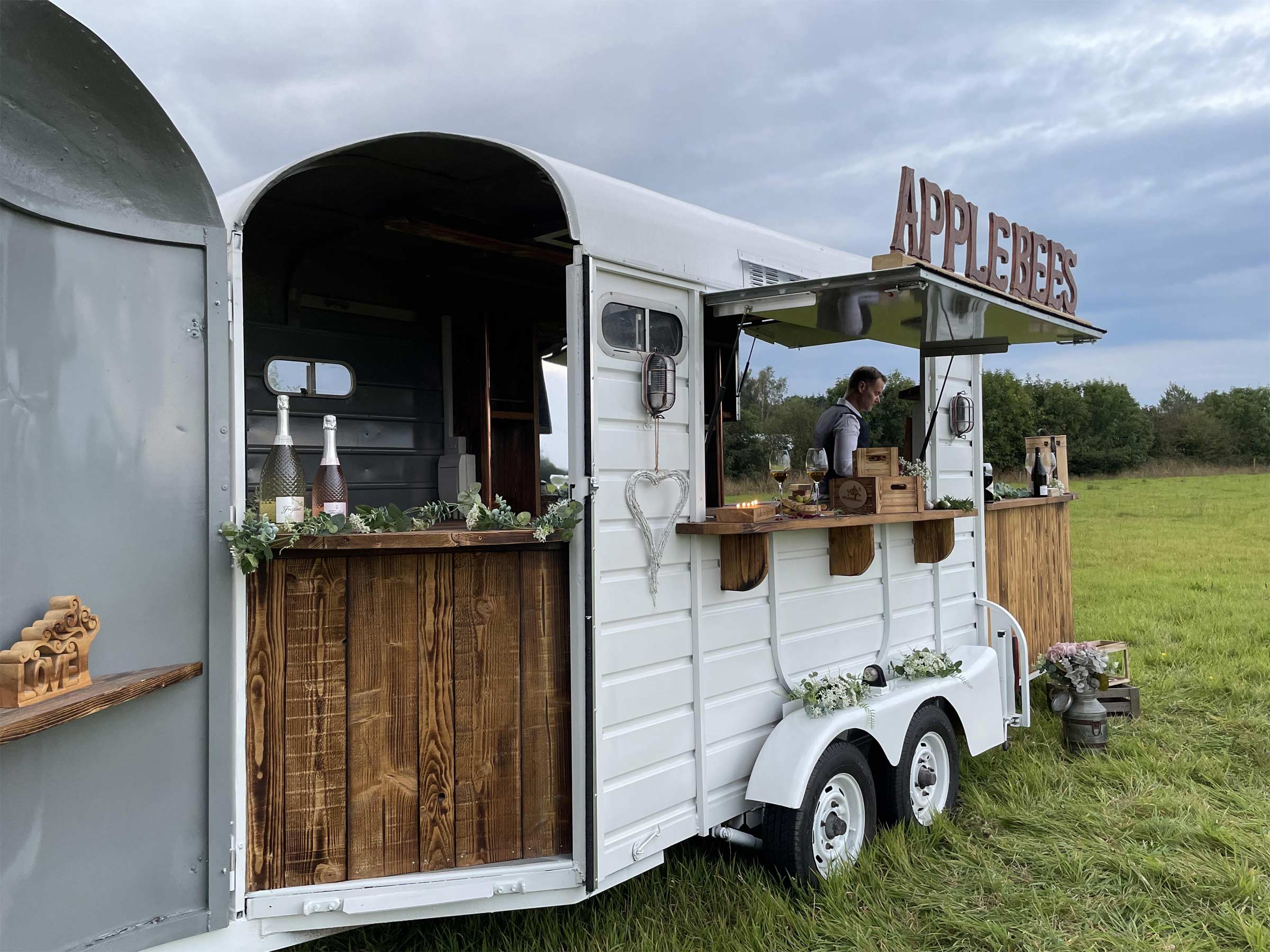 Applebee's Catering | Food Van