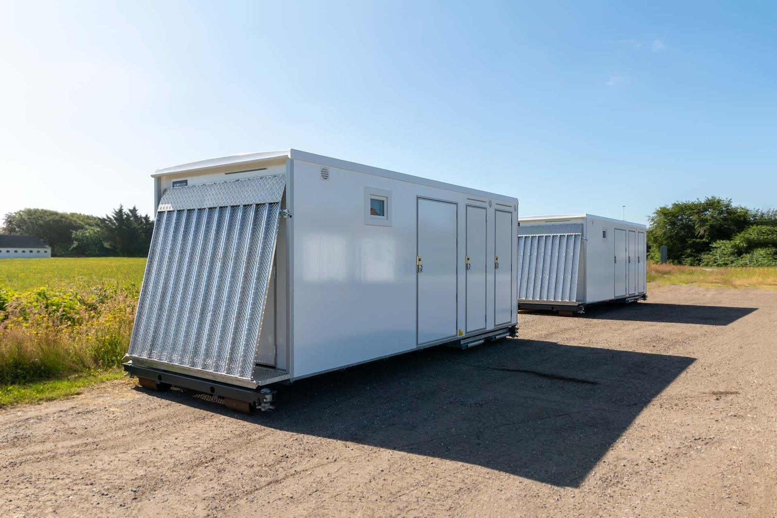 Toilet module - Mobile toilet on a floor frame