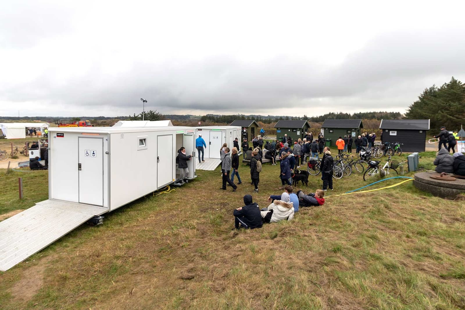 Toilet module - Mobile toilet on a floor frame