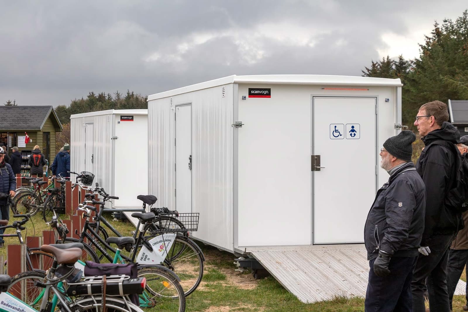 Toilet module - Mobile toilet on a floor frame