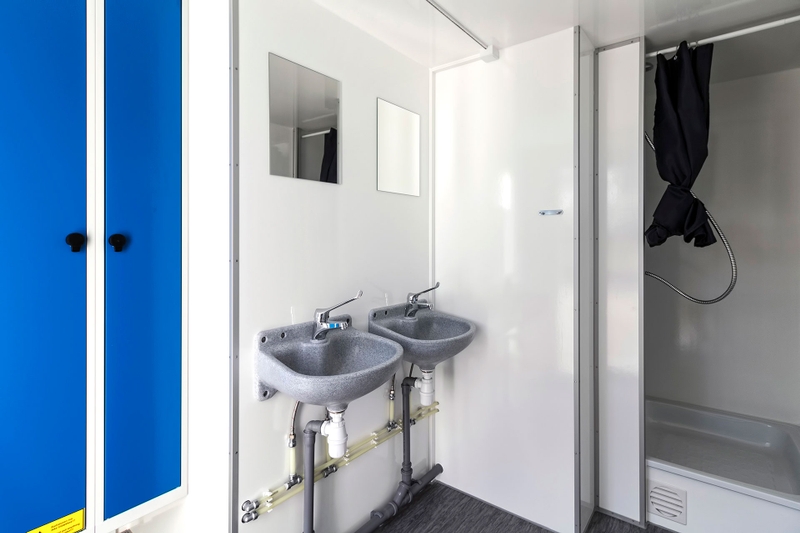 Decontamination trailer - Safety against harmful substances