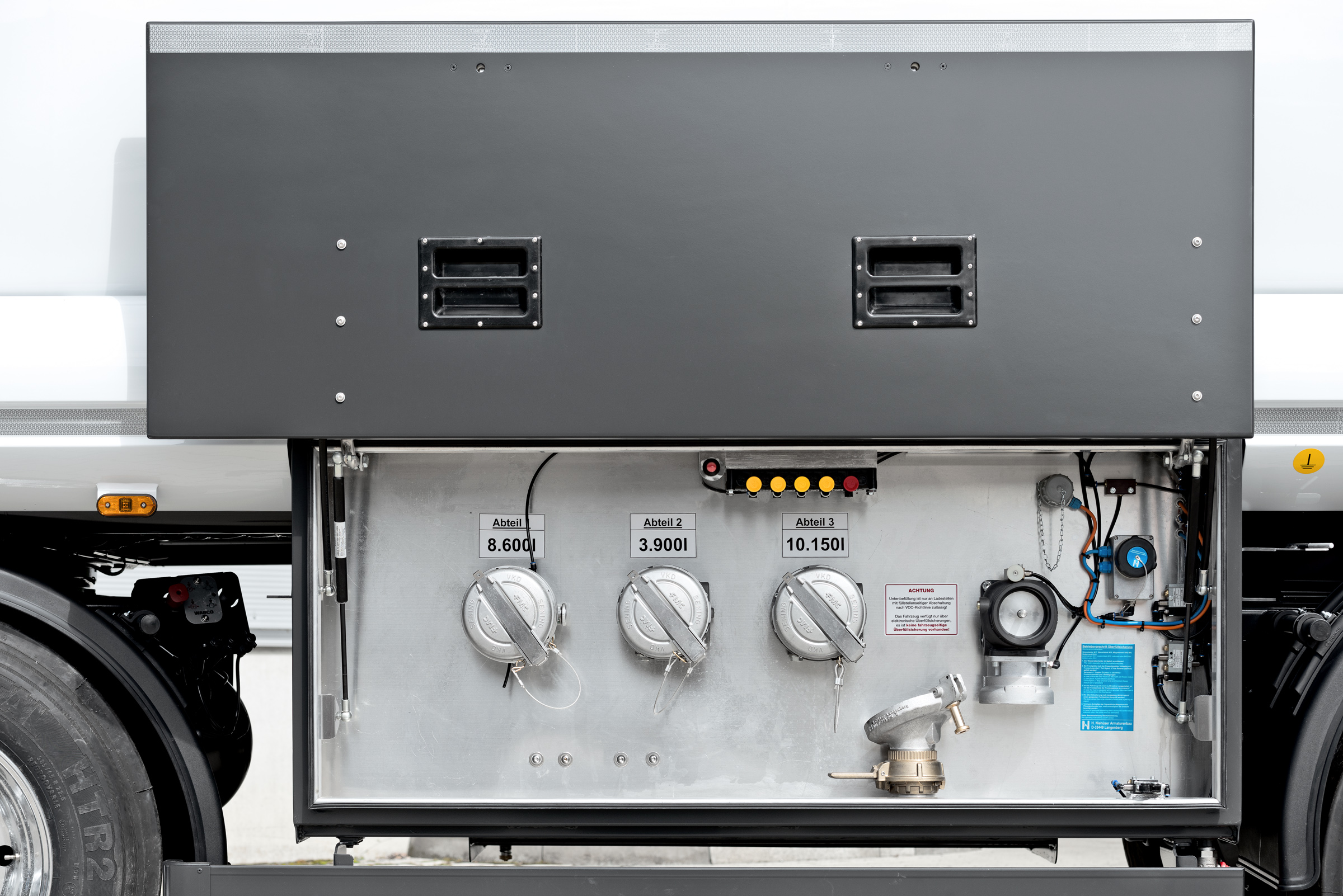 Straßentankwagen Tankanhänger | Esterer Fahrzeugaufbauten