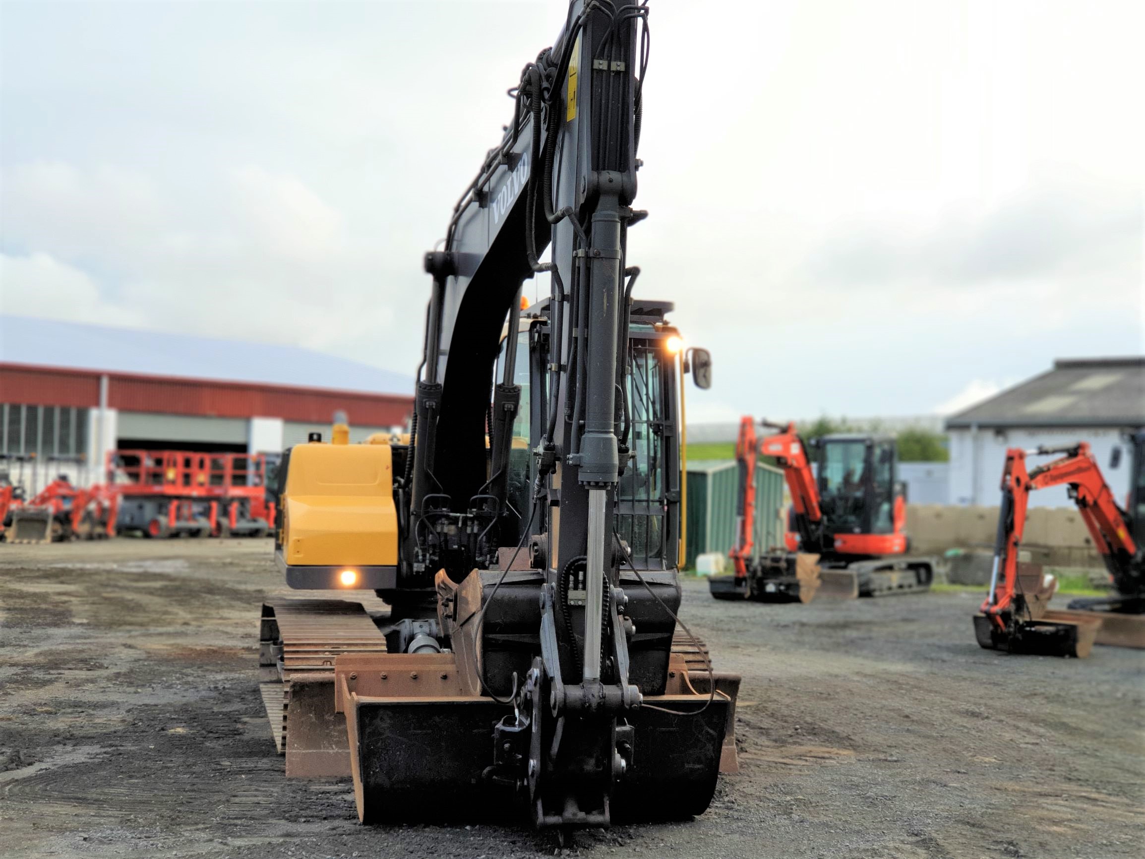 14T Excavator Hire | Volvo EC140LC Digger Excavator Rental - Equipt