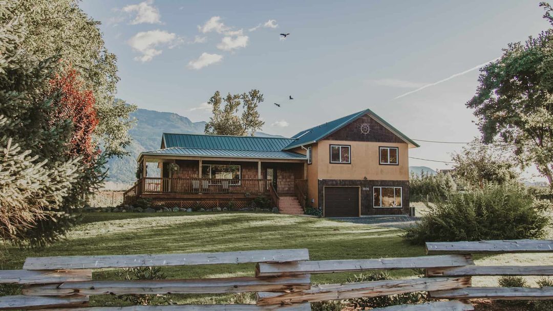 Fraser River Lodge | Home to Wild Bison