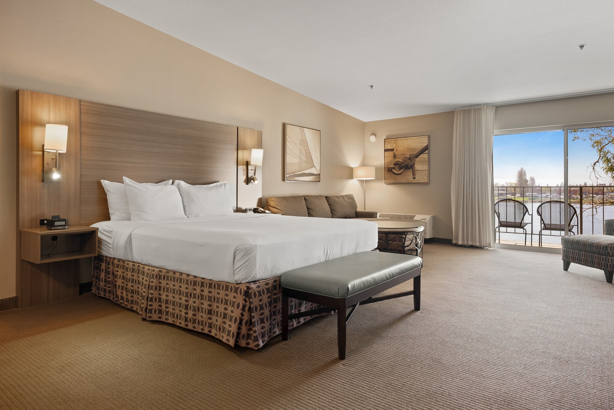 #1 Hotel in Oakland + Breathtaking Views - Executive Inn & Suites