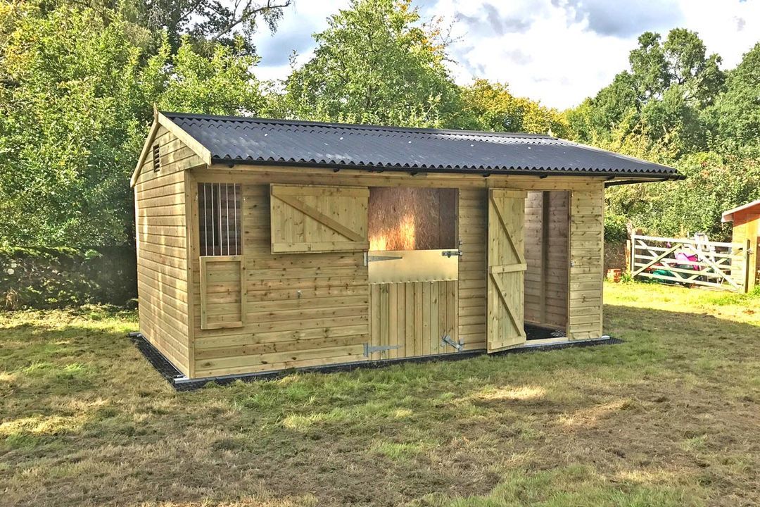 Why go mobile - Mobile stables & field shelters | Best Value Horse ...
