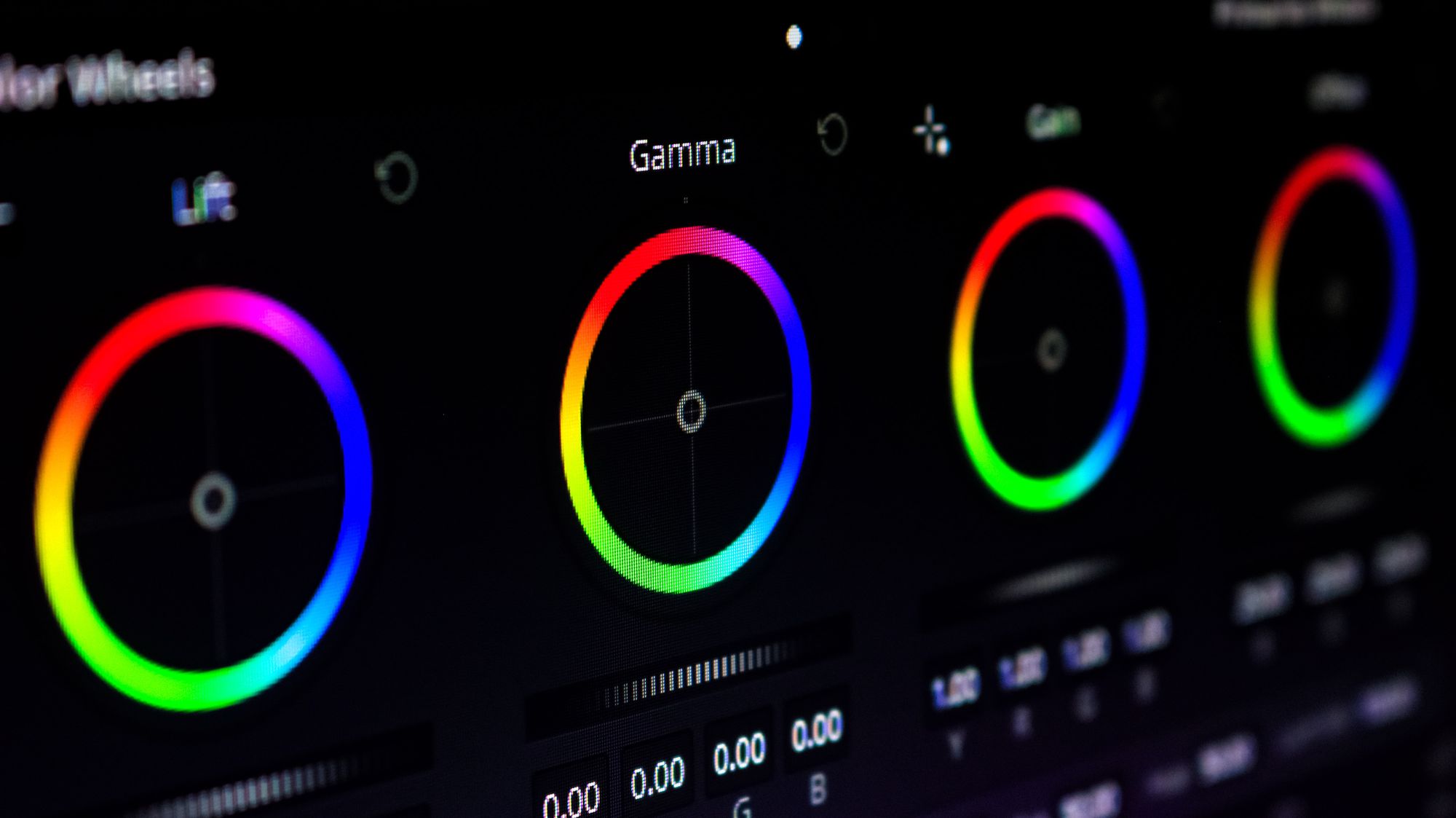 DaVinci Resolve Free vs Resolve Studio: What are the Differences?