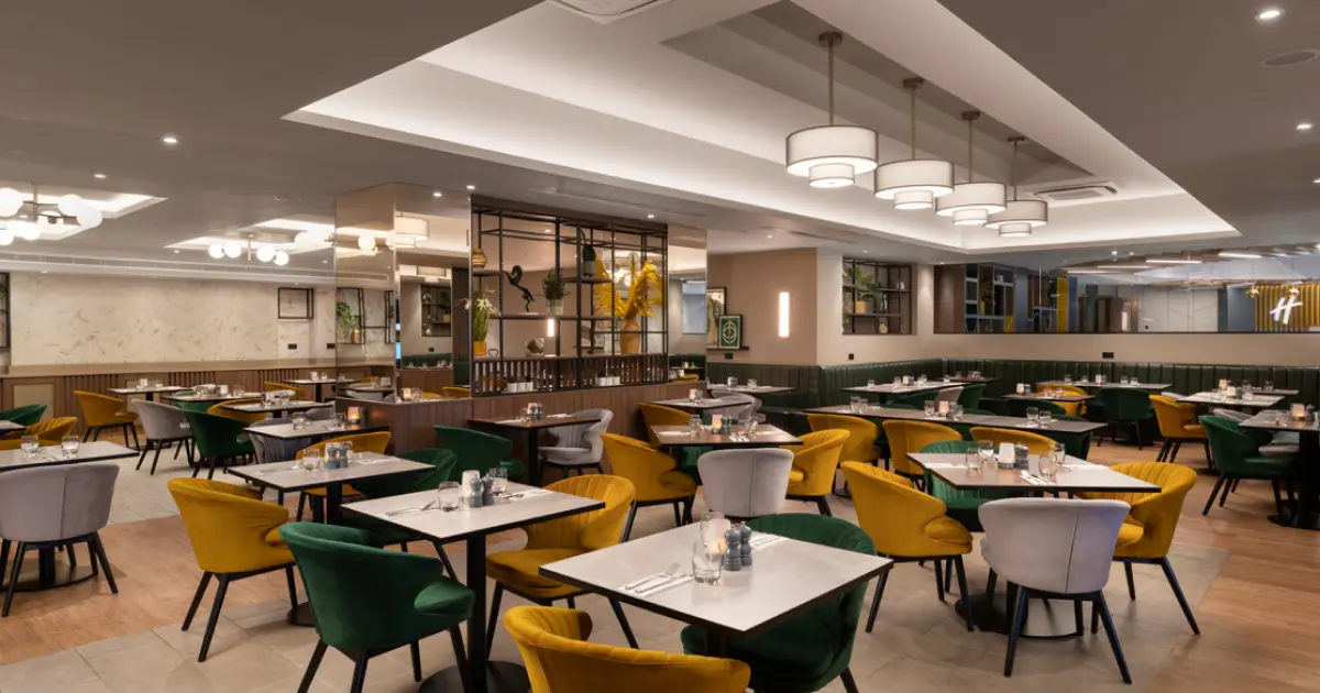 Meadow - Kitchen | Bar | Terrace - Holiday Inn Gatwick Worth