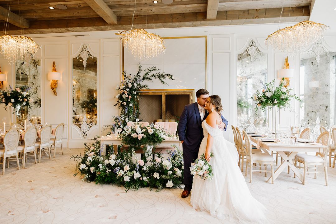 Lindsay Coulter - Wedding Photographer in Kitchener-Waterloo, ON