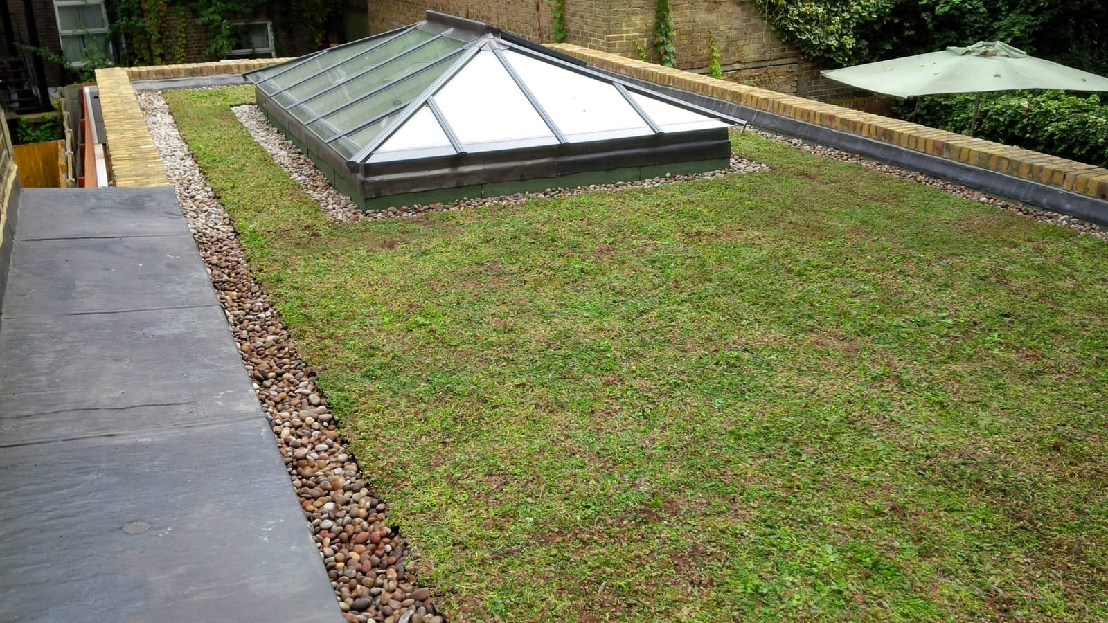 Scottish Pebbles from GrufeKit - sedum green roofing solution