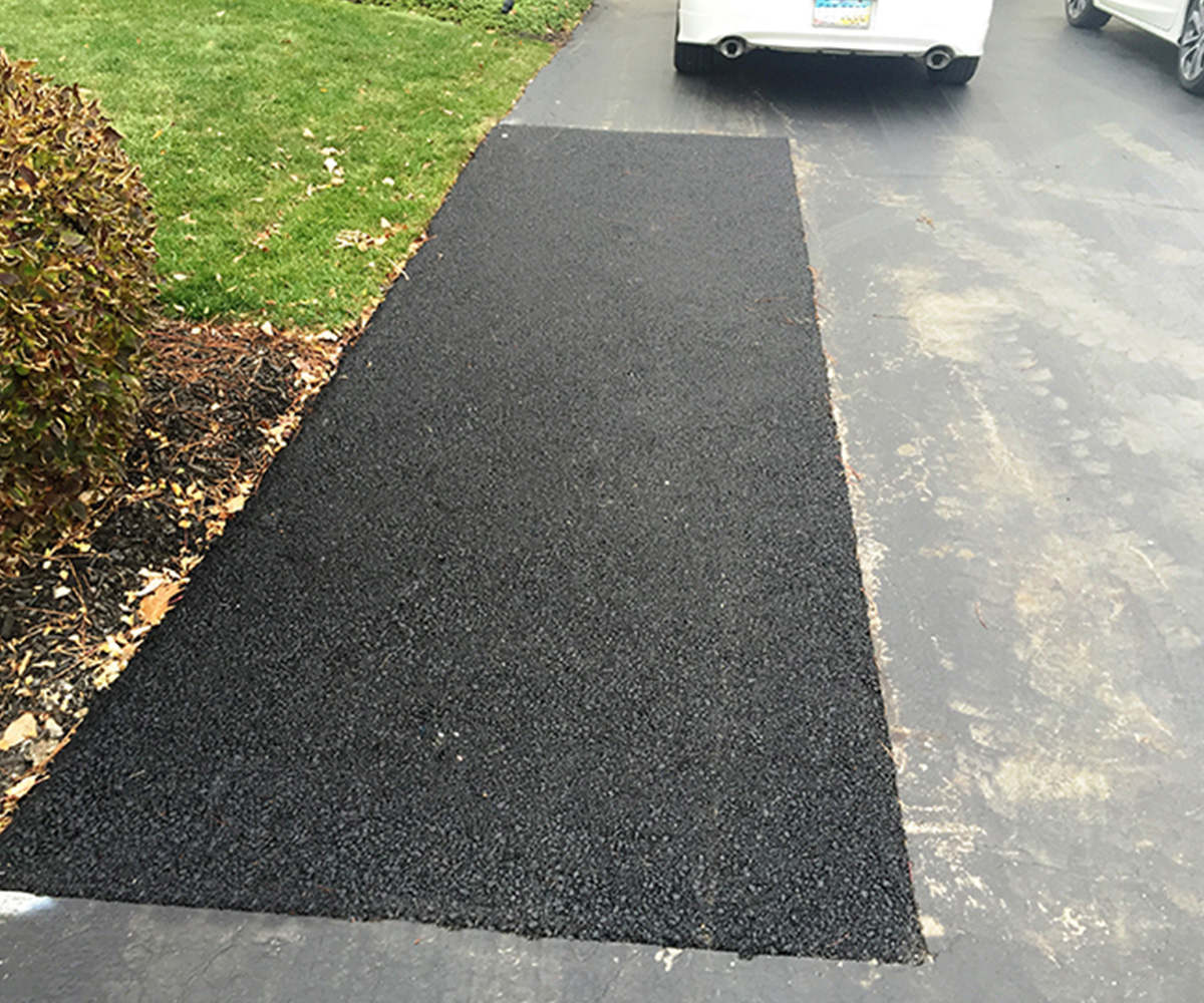 Asphalt Sealing for Residential Driveways | AmeriCoat