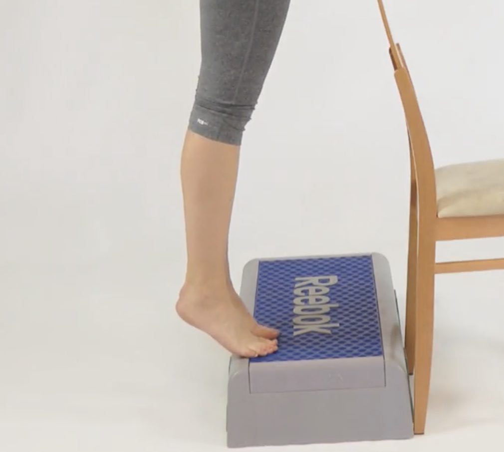 How to perform the Eccentric Calf Raises - Physitrack