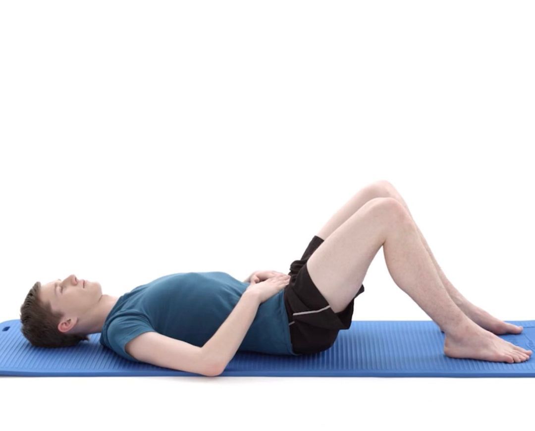 How to perform the Bent Knee Fall Out - Physitrack