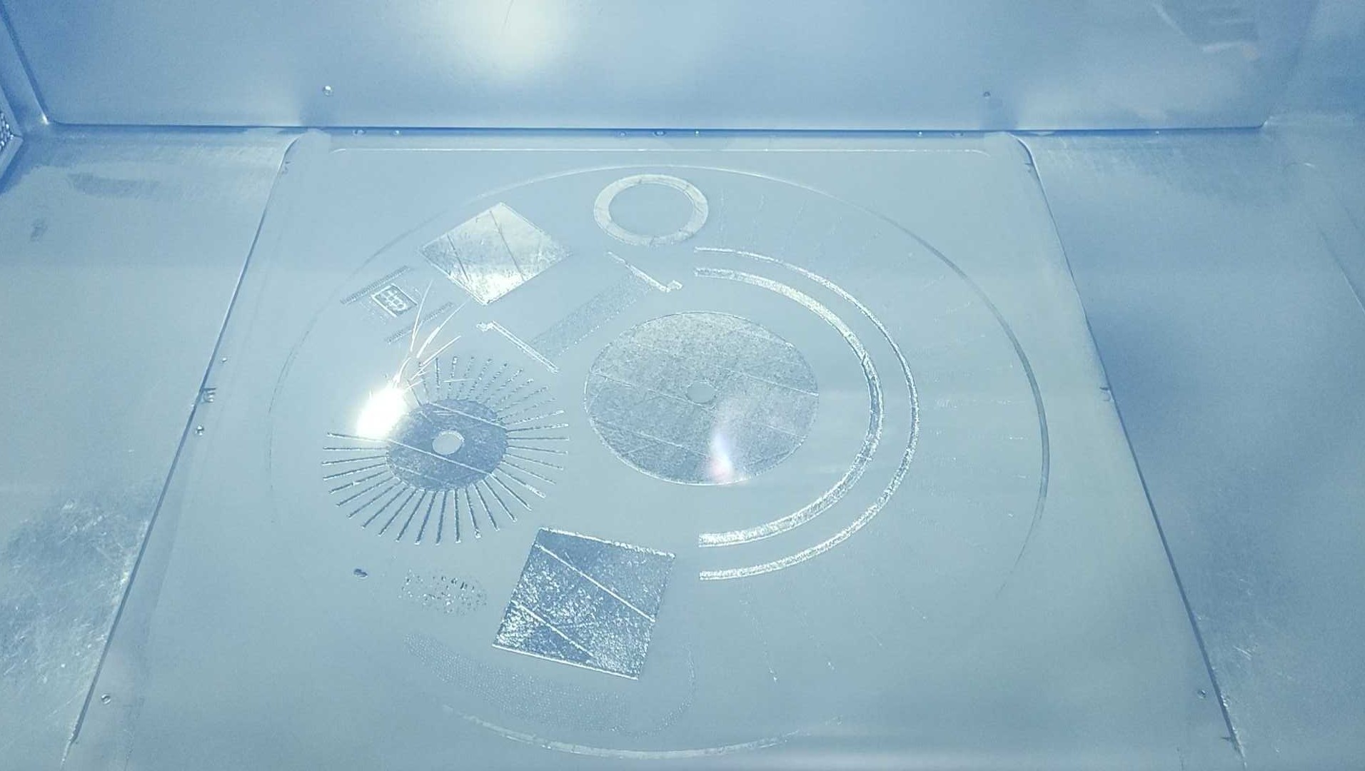 PBF方式（粉末床溶融結合方式）とDED方式（指向性エネルギー堆積法）の用途やメリット、デメリットをご紹介