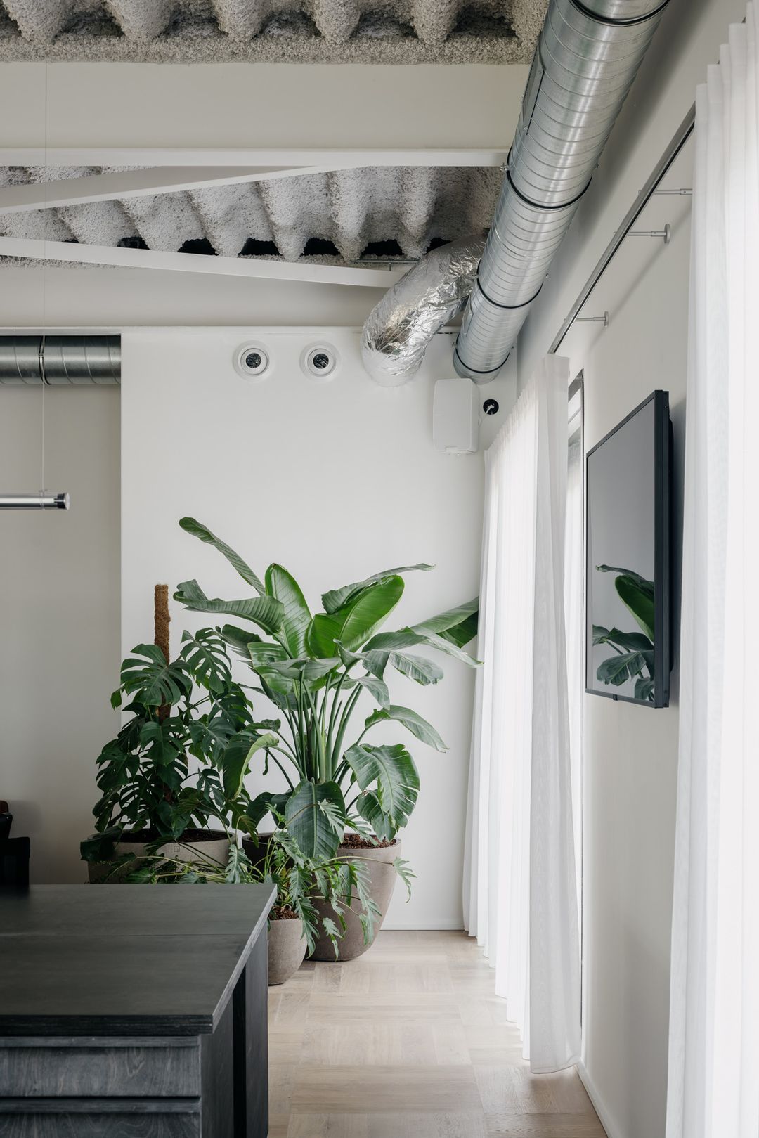 WE BARGE — CONTEKST