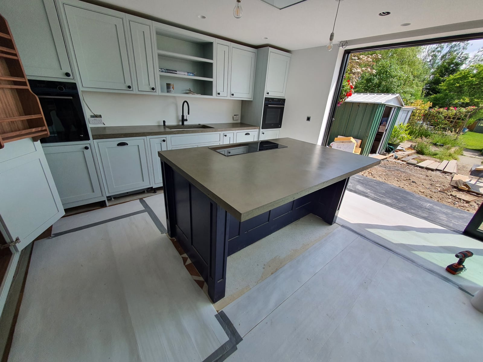 Concrete worktop + kitchen island in cement greyBrentwood