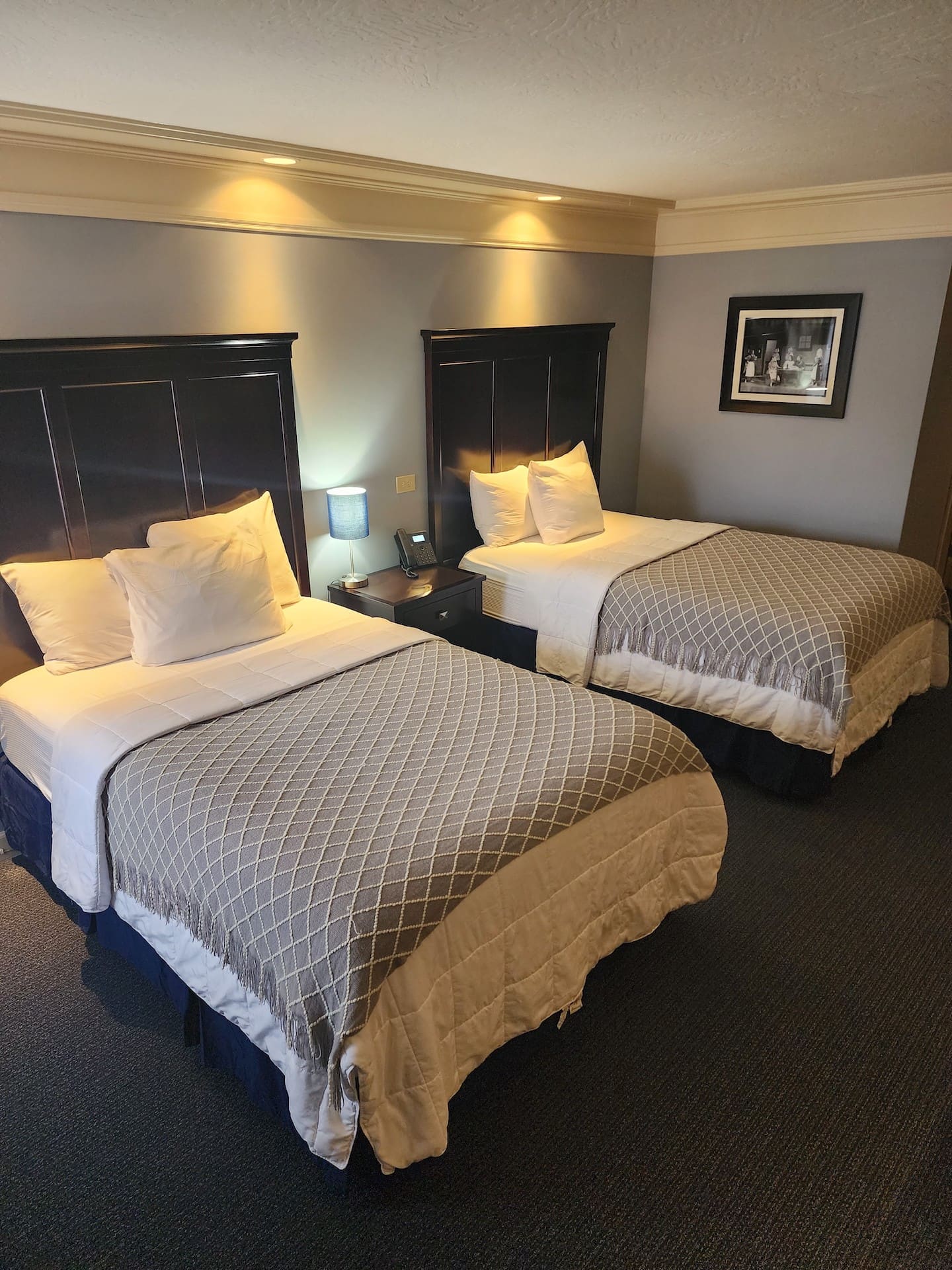 Luxury Hotel Rooms in Gambier, Ohio | The Kenyon Inn Hotel & Restaurant