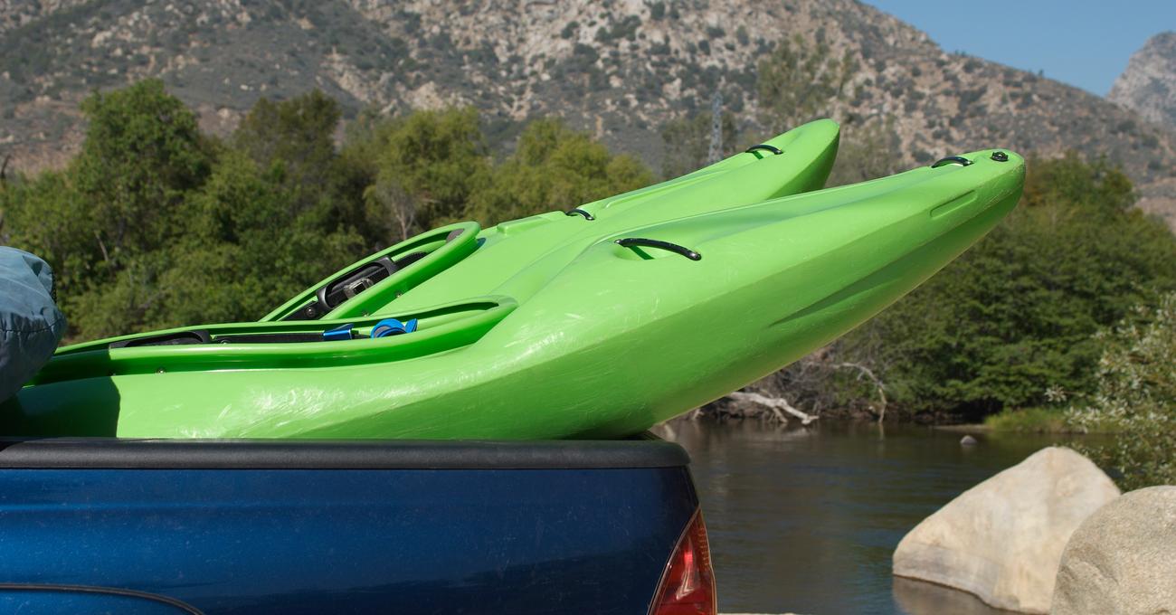 Best Truck Bed Extenders For Fishing Kayaks | Junkyard Mob