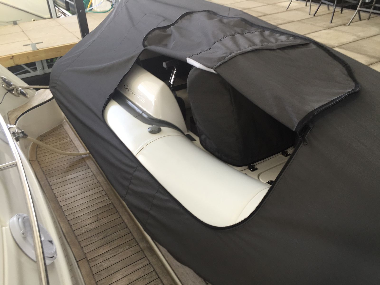 Avalon (hard top) pontoon enclosure | Featured | Craig's Marine Canvas