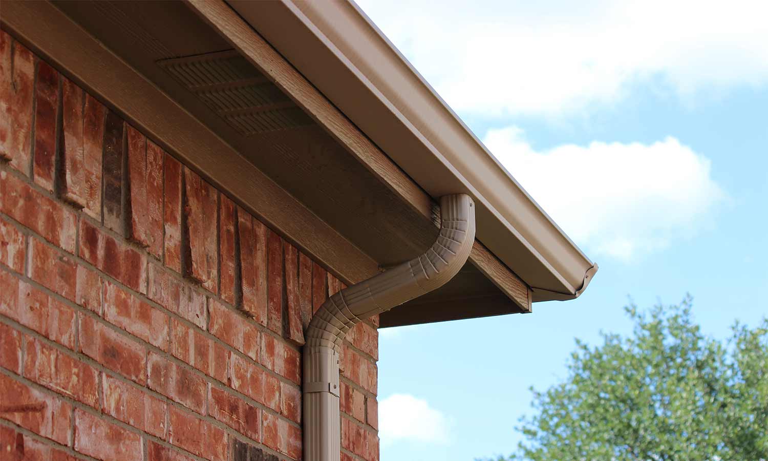 Affordable Gutter Cleaning Services in Providence, RI | Rosales Gutters