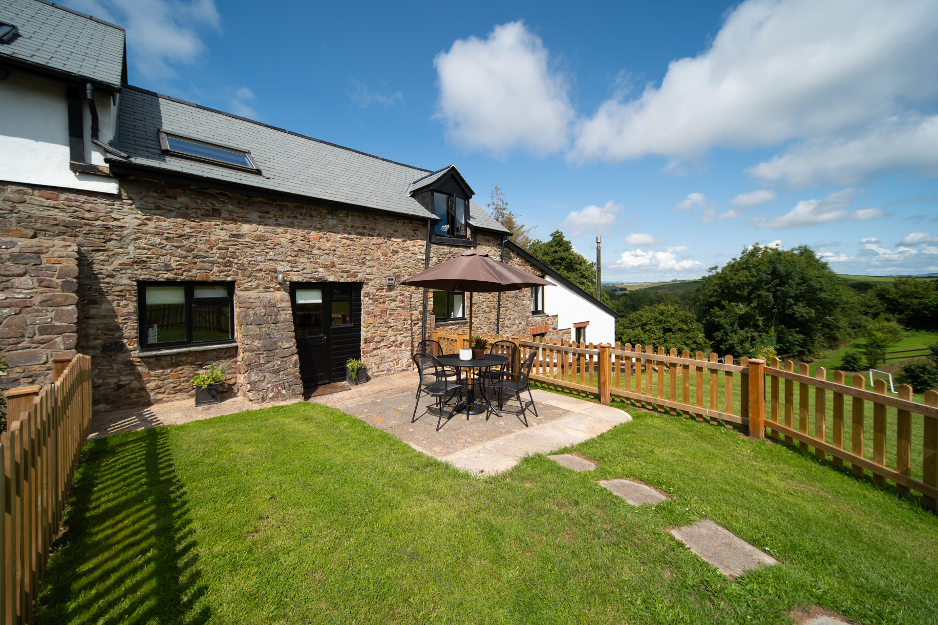 Robin Hill Farm Cottages | 6 self-catering holiday lets with pool
