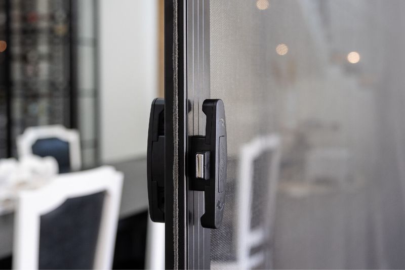 Retractable Screen Systems & Manufacturers | Mirage Screen Systems