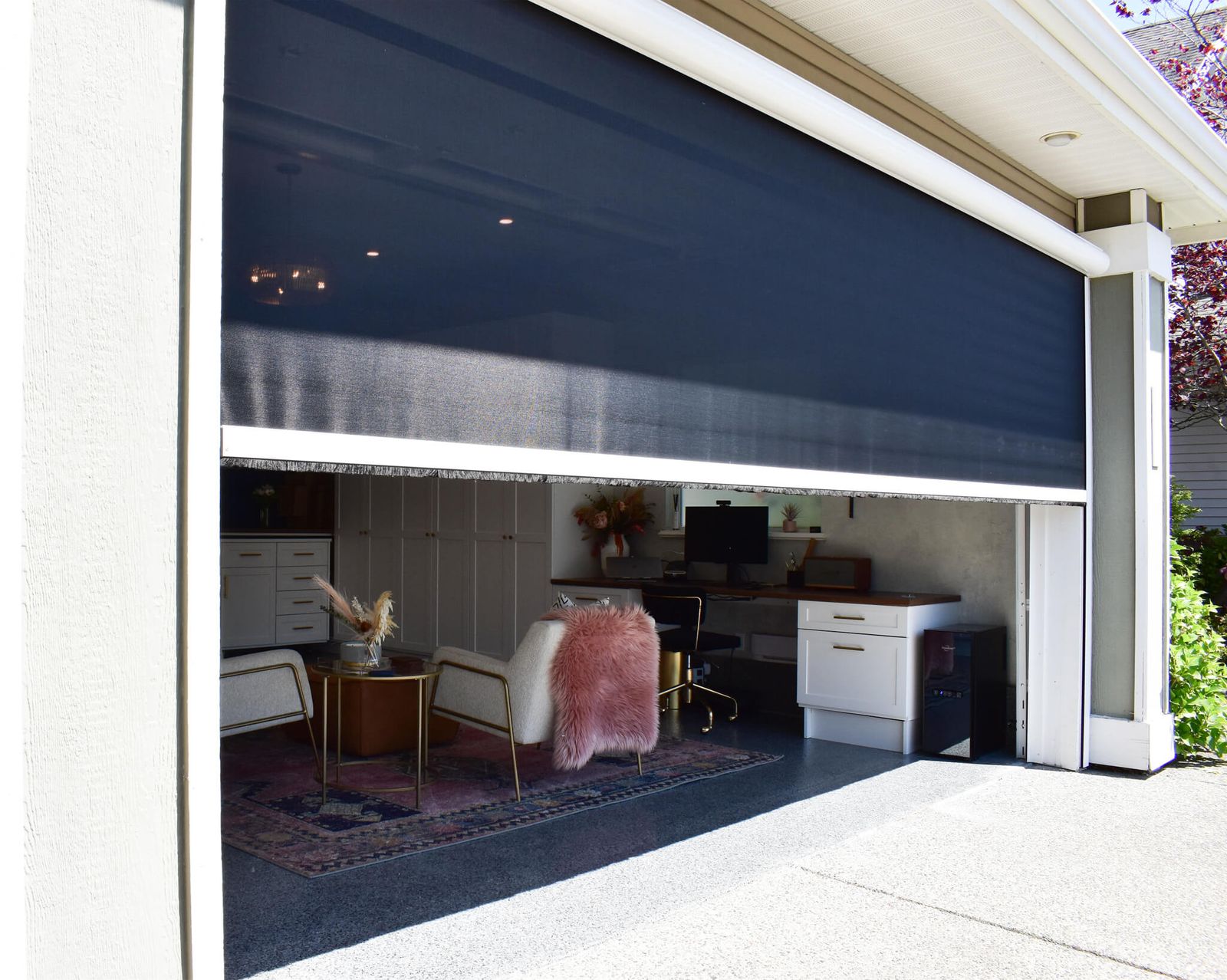 Retractable Screen Systems & Manufacturers | Mirage Screen Systems