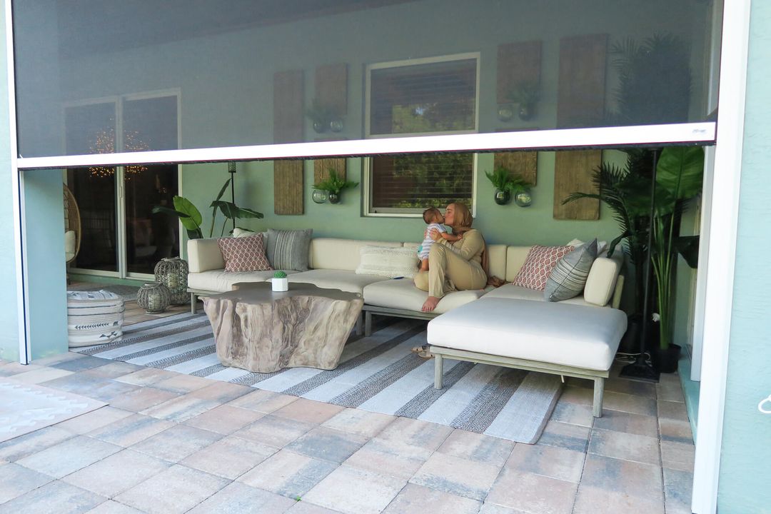 Retractable Screen Systems & Manufacturers | Mirage Screen Systems