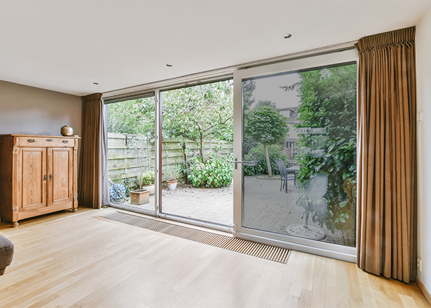 How to Find the Perfect Retractable Screen for Your Space | Mirage ...