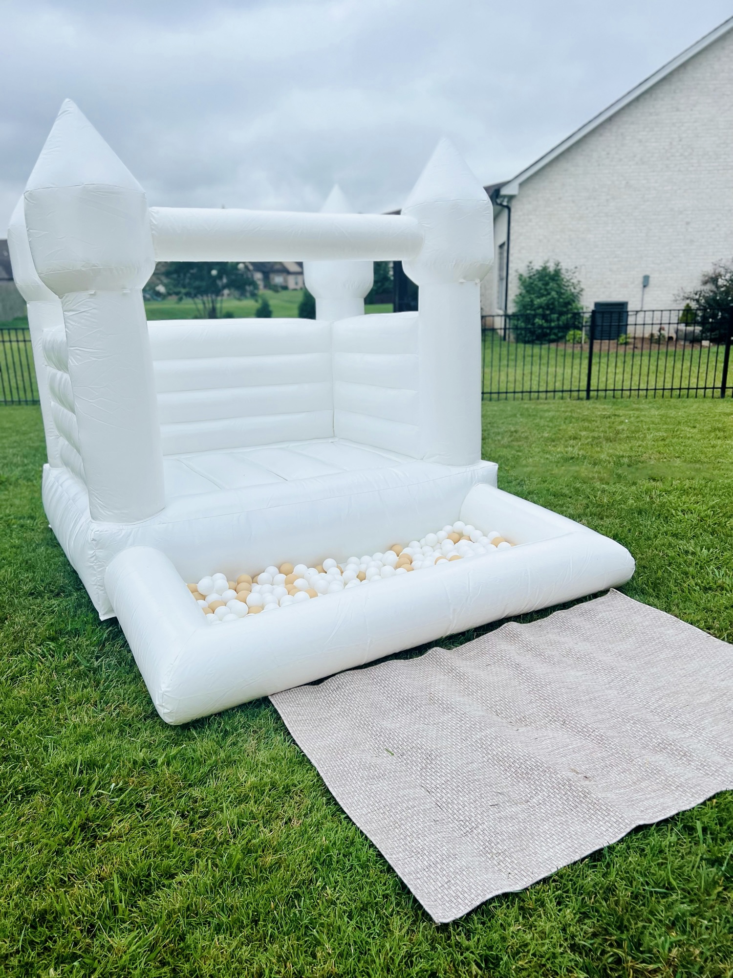 White Bounce House Rentals - Nashville and Surrounding Areas