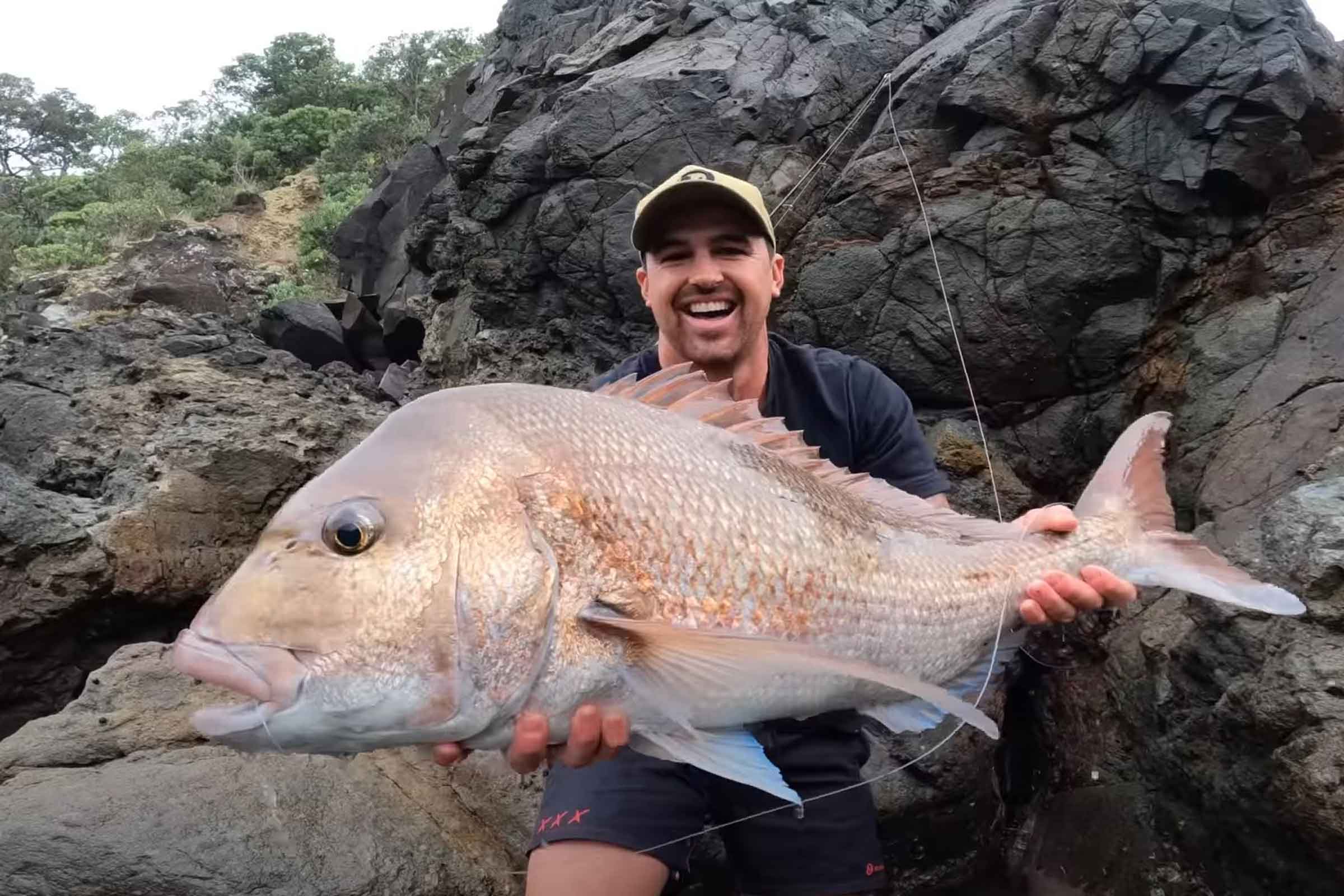 Monster snapper off the rocks - NZ Fishing World