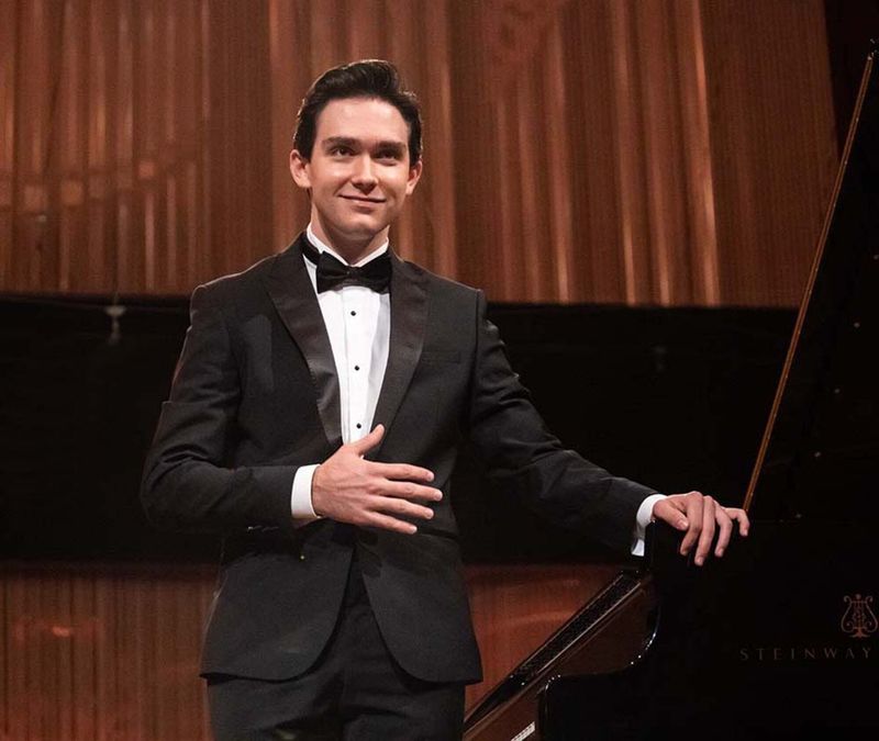 Biography | Pianist and Composer Talon Smith